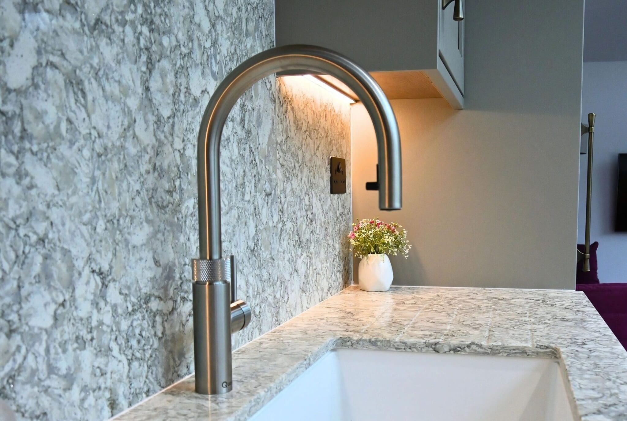 Atlas White Quartz - Diy kitchens Worktop